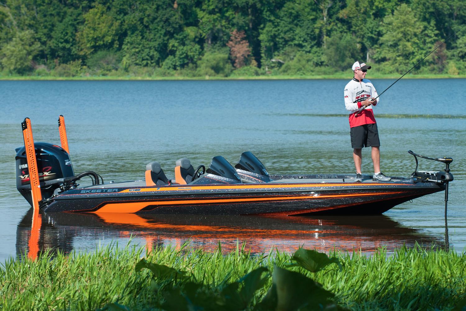 Types of Boats for Lakes - Ski, Wakeboard, Pontoons and More!